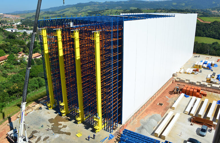 Como Funciona e Quais São as Aplicações do Armazém Autoportante com ...